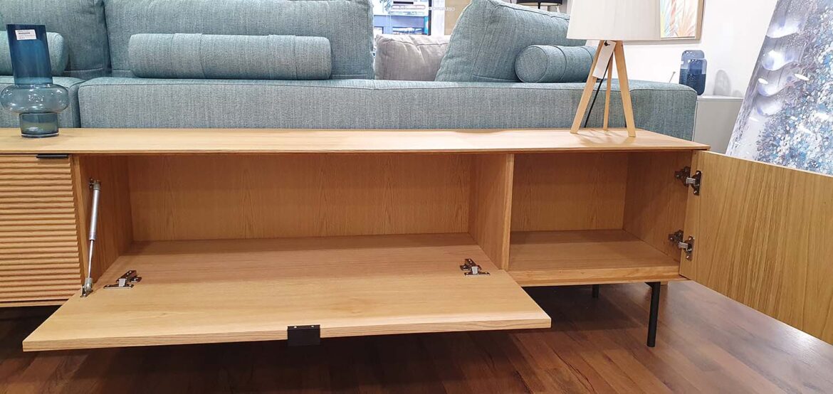 Mueble televisión 200cm y 3 puertas » Casualproject